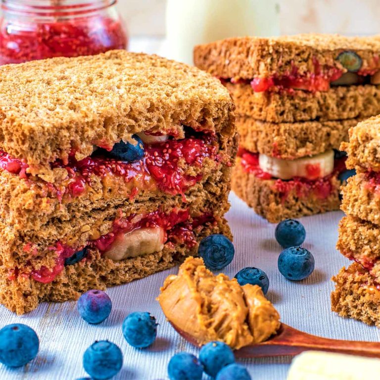 The Ultimate Hummus Sandwich - Hungry Healthy Happy