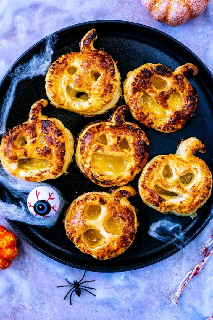 Mini Halloween Pies - Hungry Healthy Happy