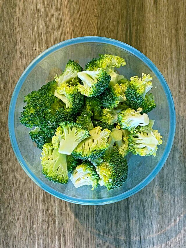 Microwave Broccoli - Hungry Healthy Happy