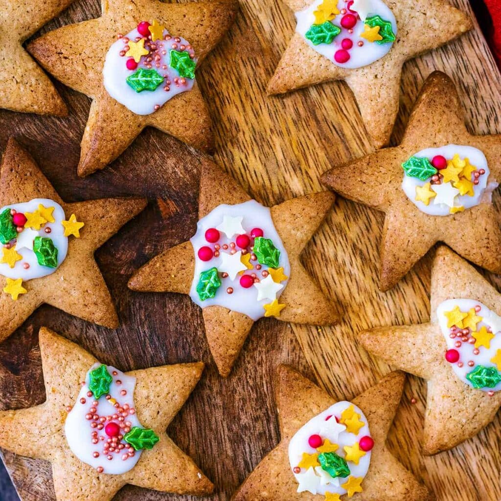Merry Mix (Christmas Snack Mix) - Hungry Healthy Happy