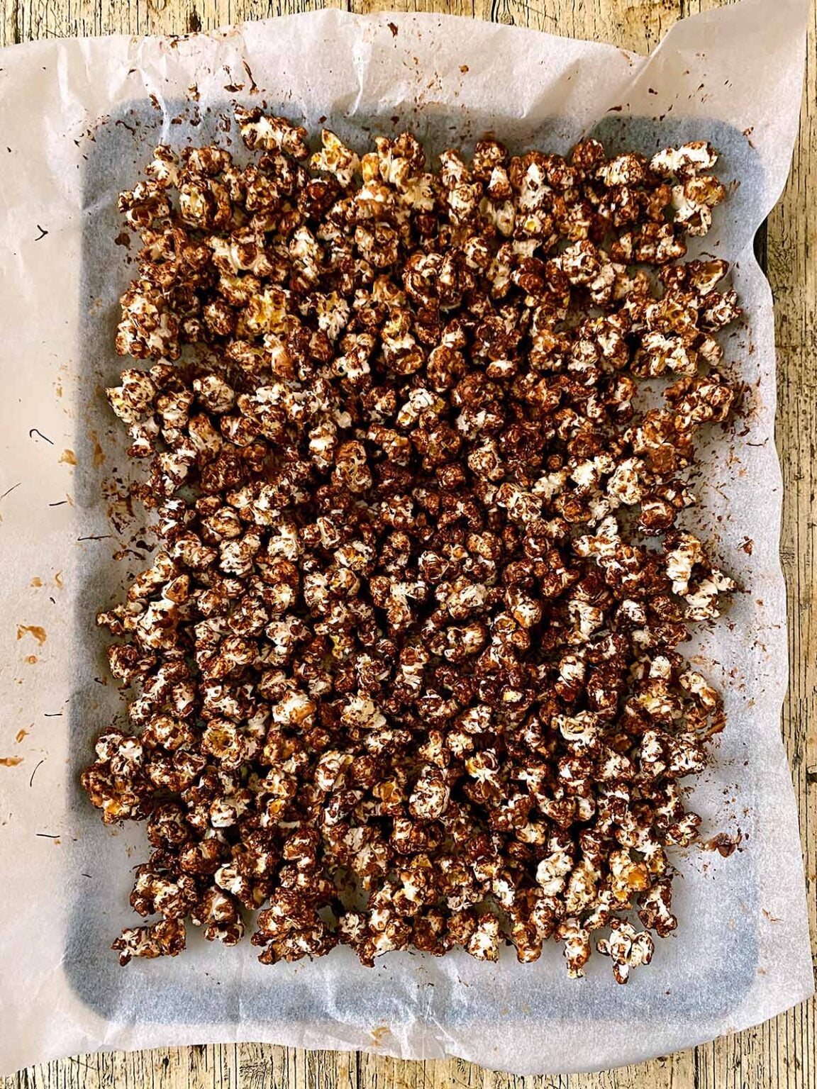 Easy Chocolate Popcorn - Hungry Healthy Happy