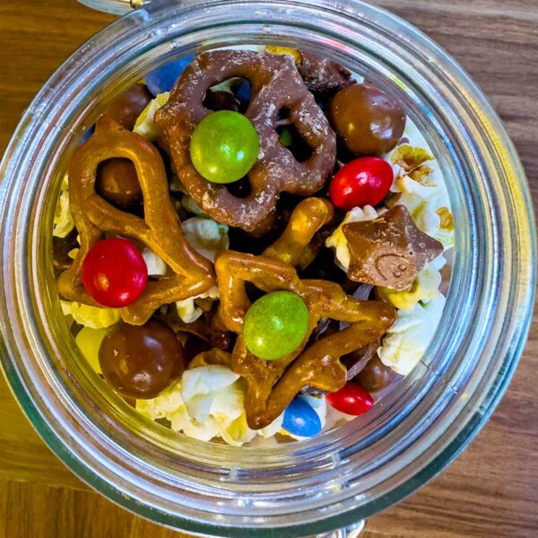 Merry Mix (Christmas Snack Mix) - Hungry Healthy Happy