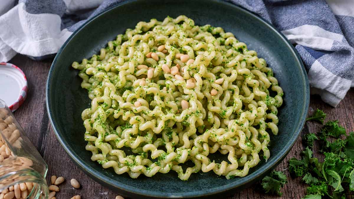 Easy Kale Pesto Pasta - Hungry Healthy Happy
