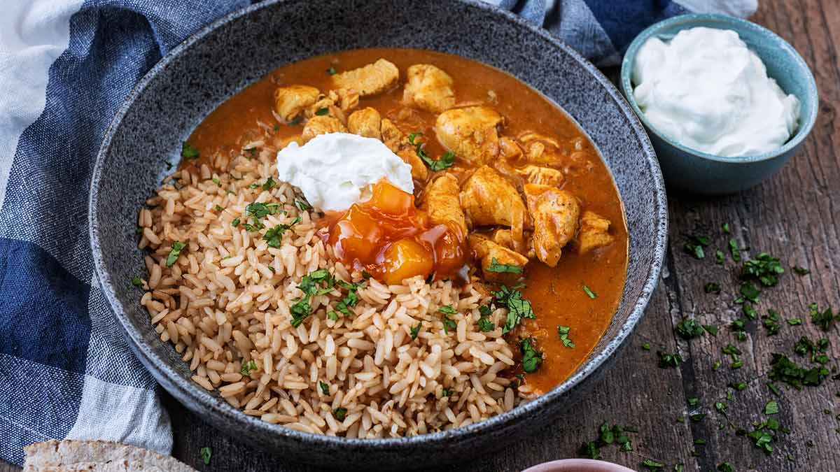 Quick Coconut Chicken Curry - Hungry Healthy Happy